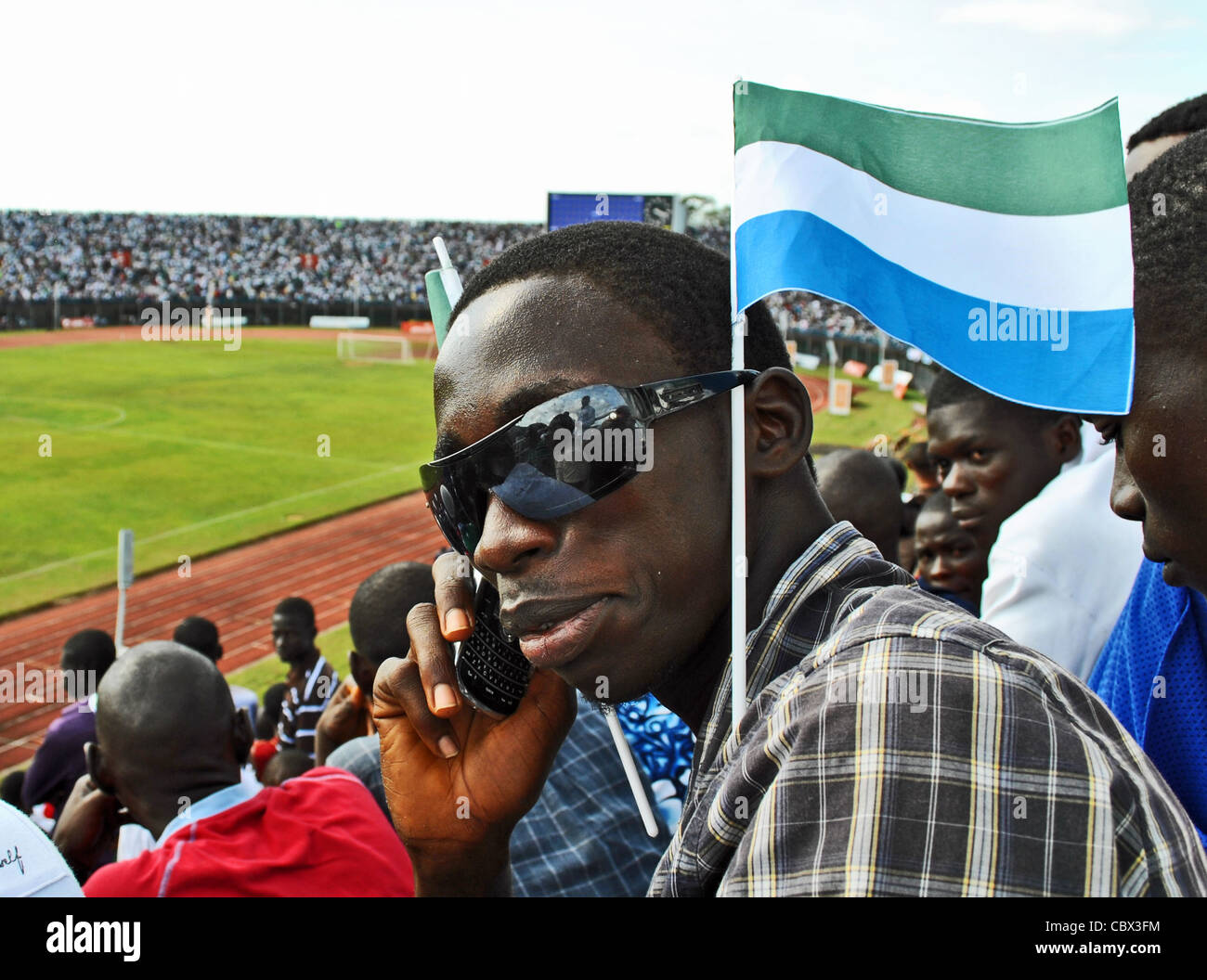 Sport fans mobile phones hi-res stock photography and images - Alamy