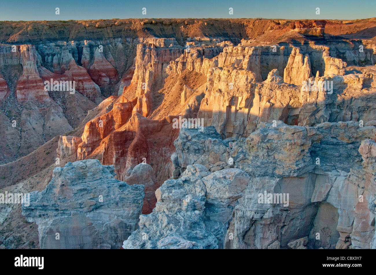 Rock formations in Coal Mine Canyon at Coal Mine Mesa, Moenkopi Plateau ...