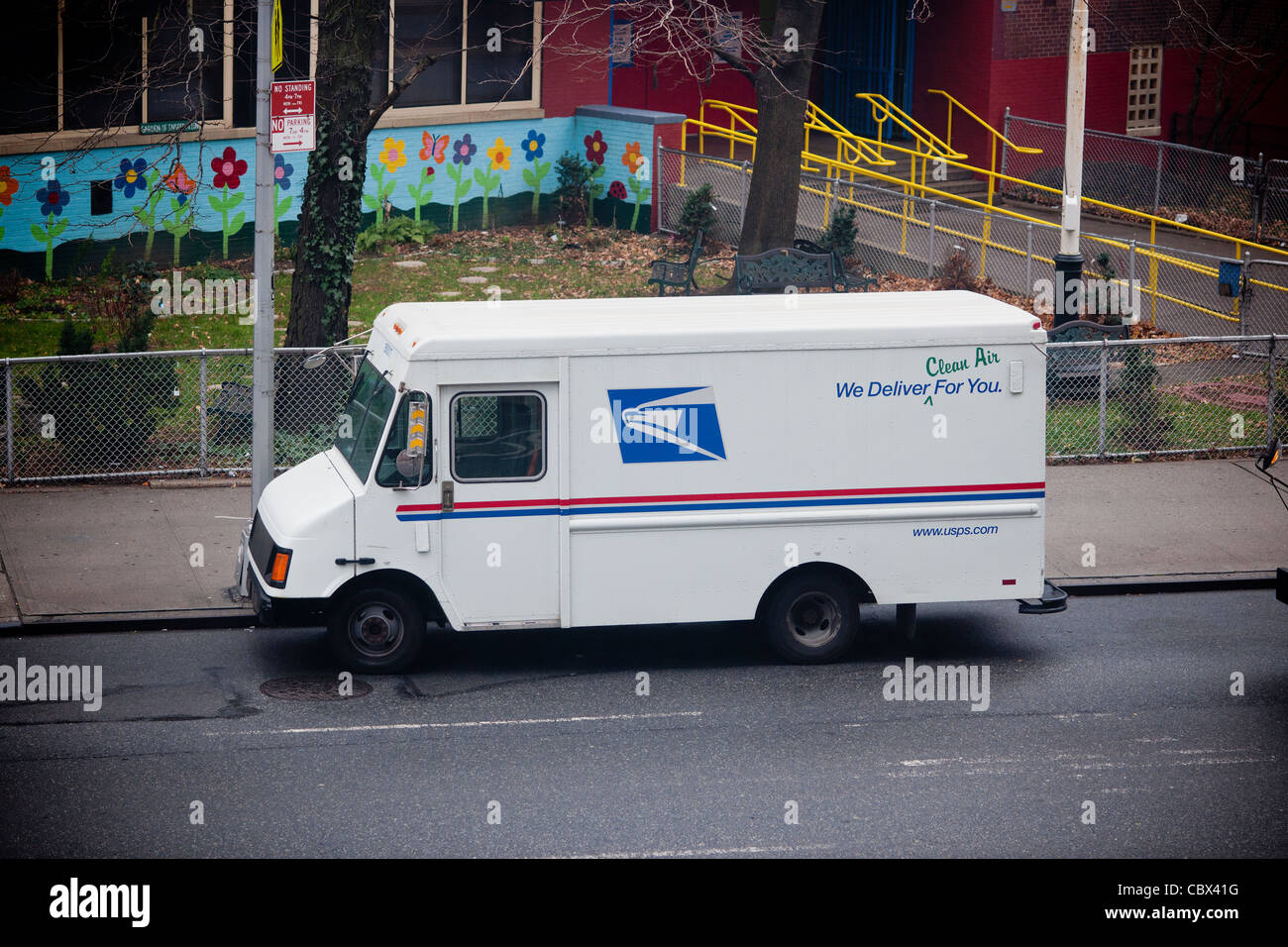 Usps Vehicle Stock Photos & Usps Vehicle Stock Images - Alamy