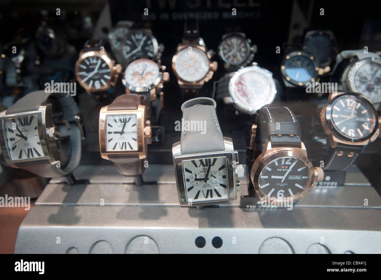 Mens wristwatches hi-res stock photography and images - Alamy