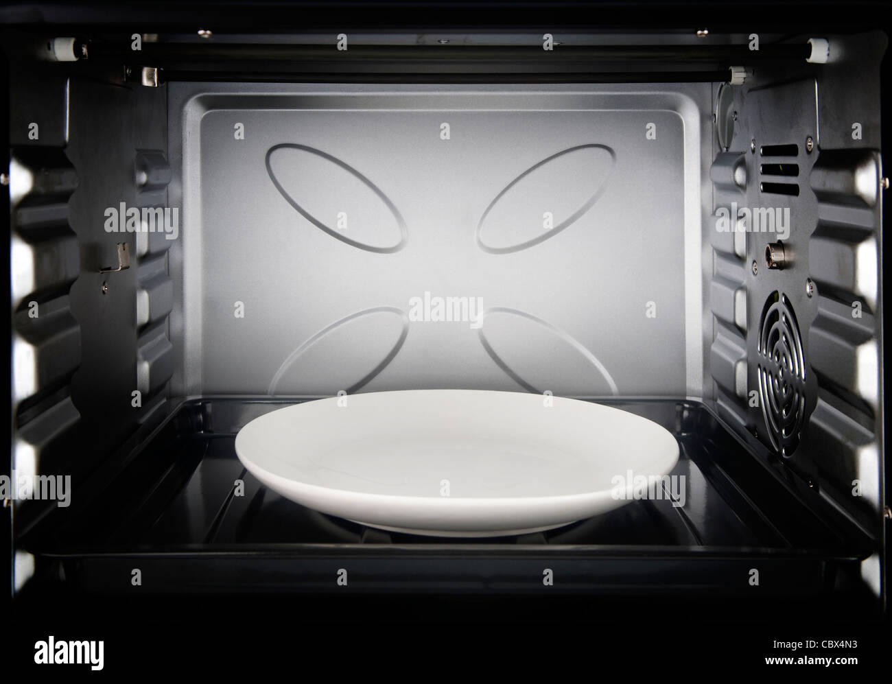 Empty plate inside electric oven hi-res stock photography and images ...