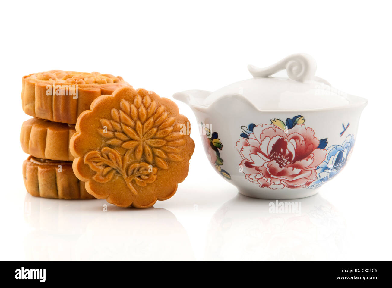 Moon Cake and Tea Set of Mid Autumn Festival Stock Photo - Alamy
