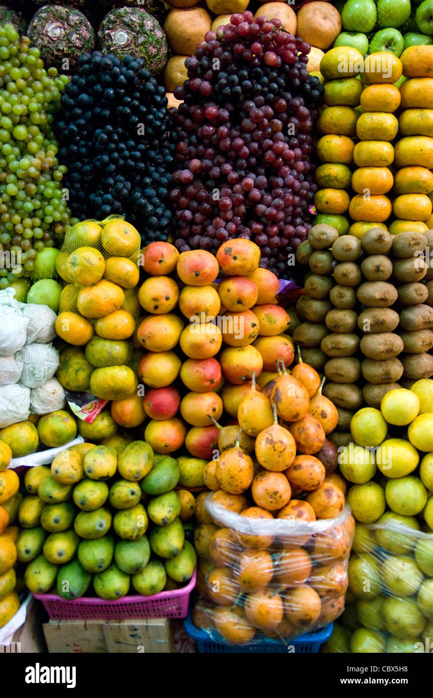 Bolivia. Fruit market in Cochabamba Stock Photo - Alamy