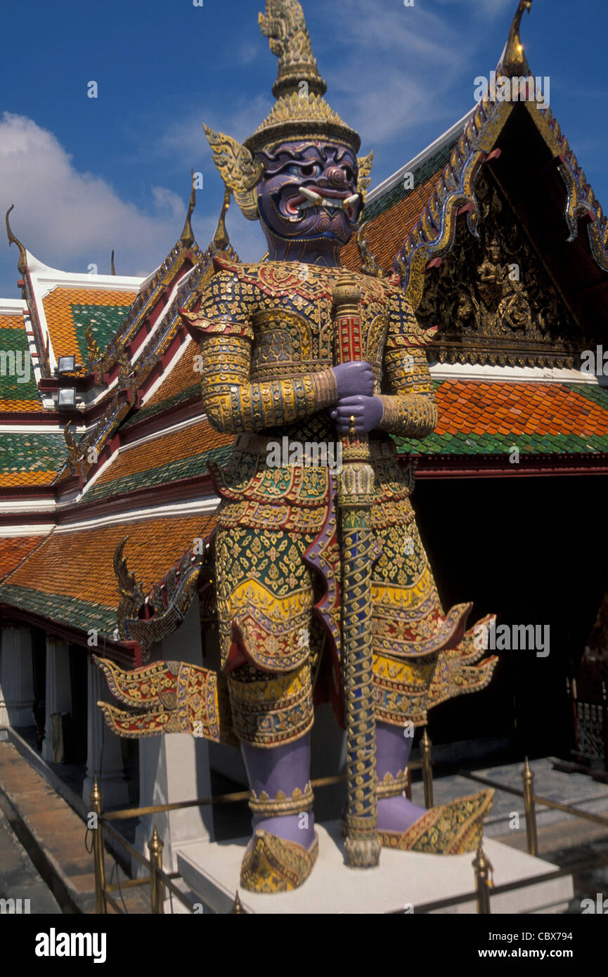 A temple guardian in the Royal Palace in Bangkok, Thailand Stock Photo ...