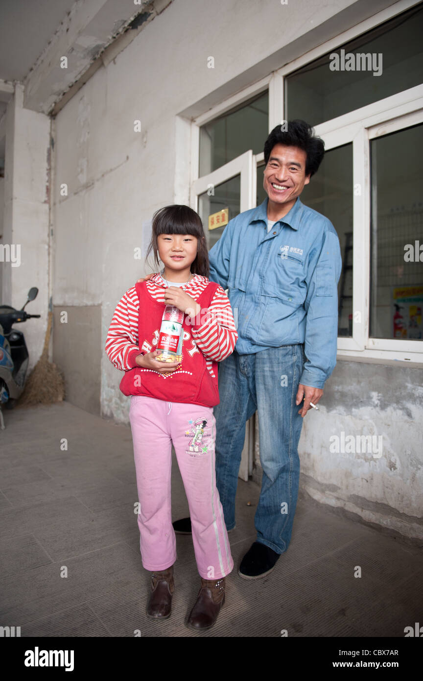 China chinese female factory workers hi-res stock photography and images - Alamy