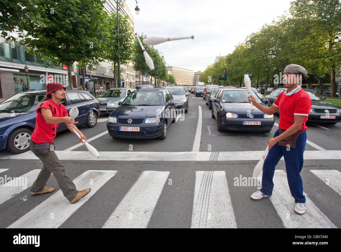 Two jugglers hi-res stock photography and images - Alamy