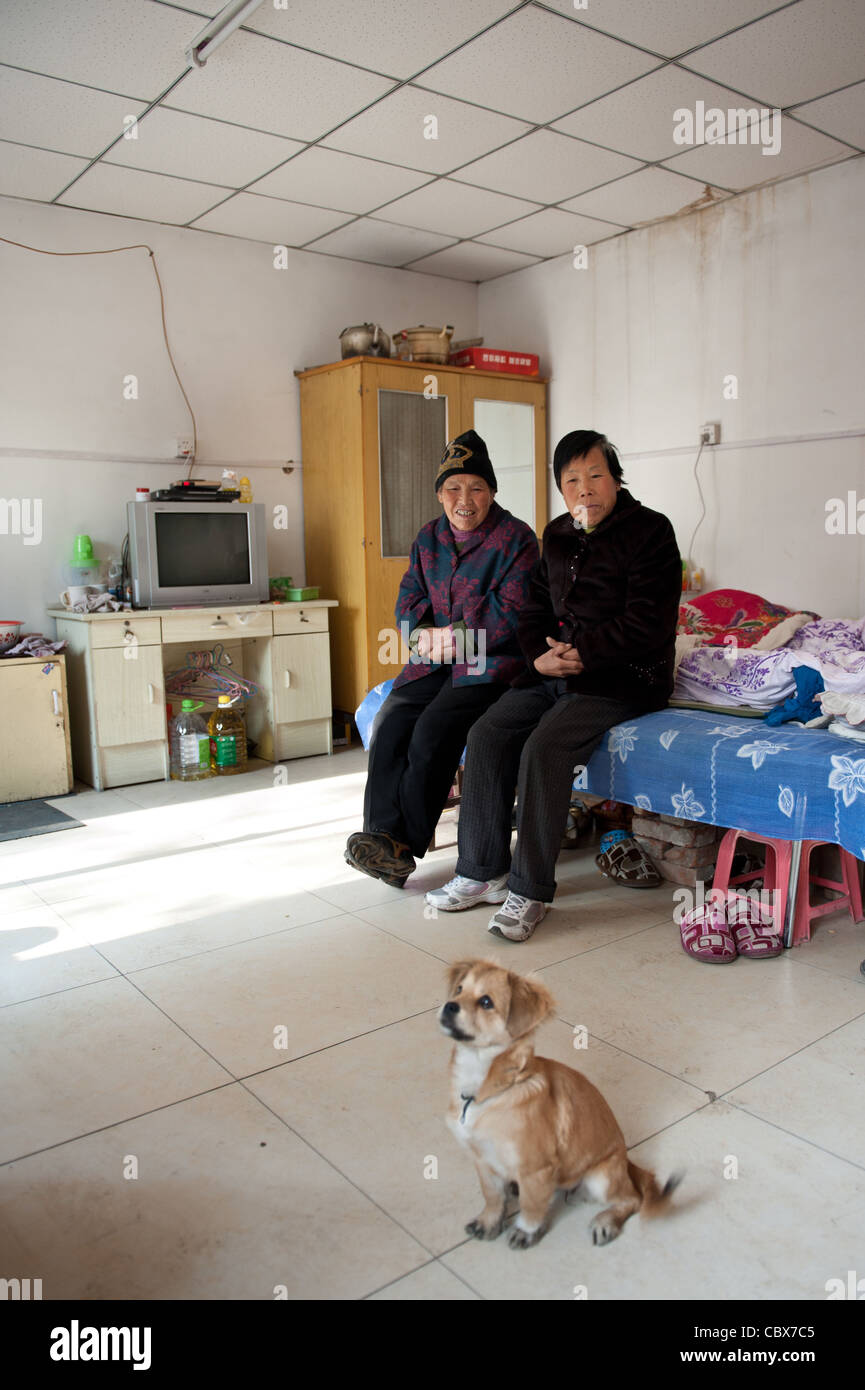 Poor living room hi-res stock photography and images - Alamy