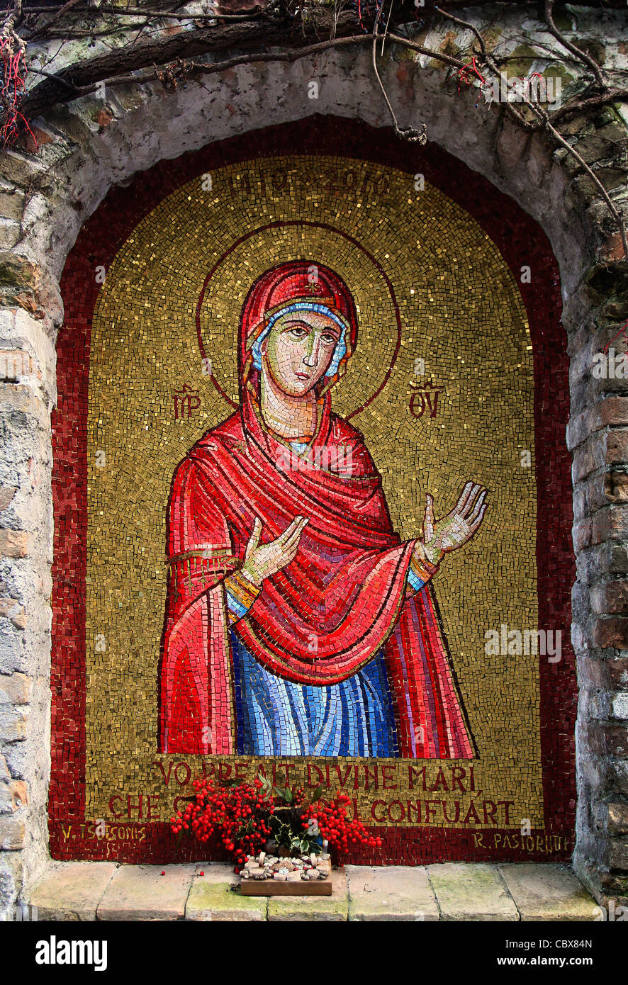 Blessed mother mary hi-res stock photography and images - Alamy