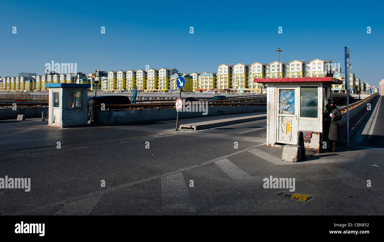 Buildings near bridge over road hi-res stock photography and images - Alamy