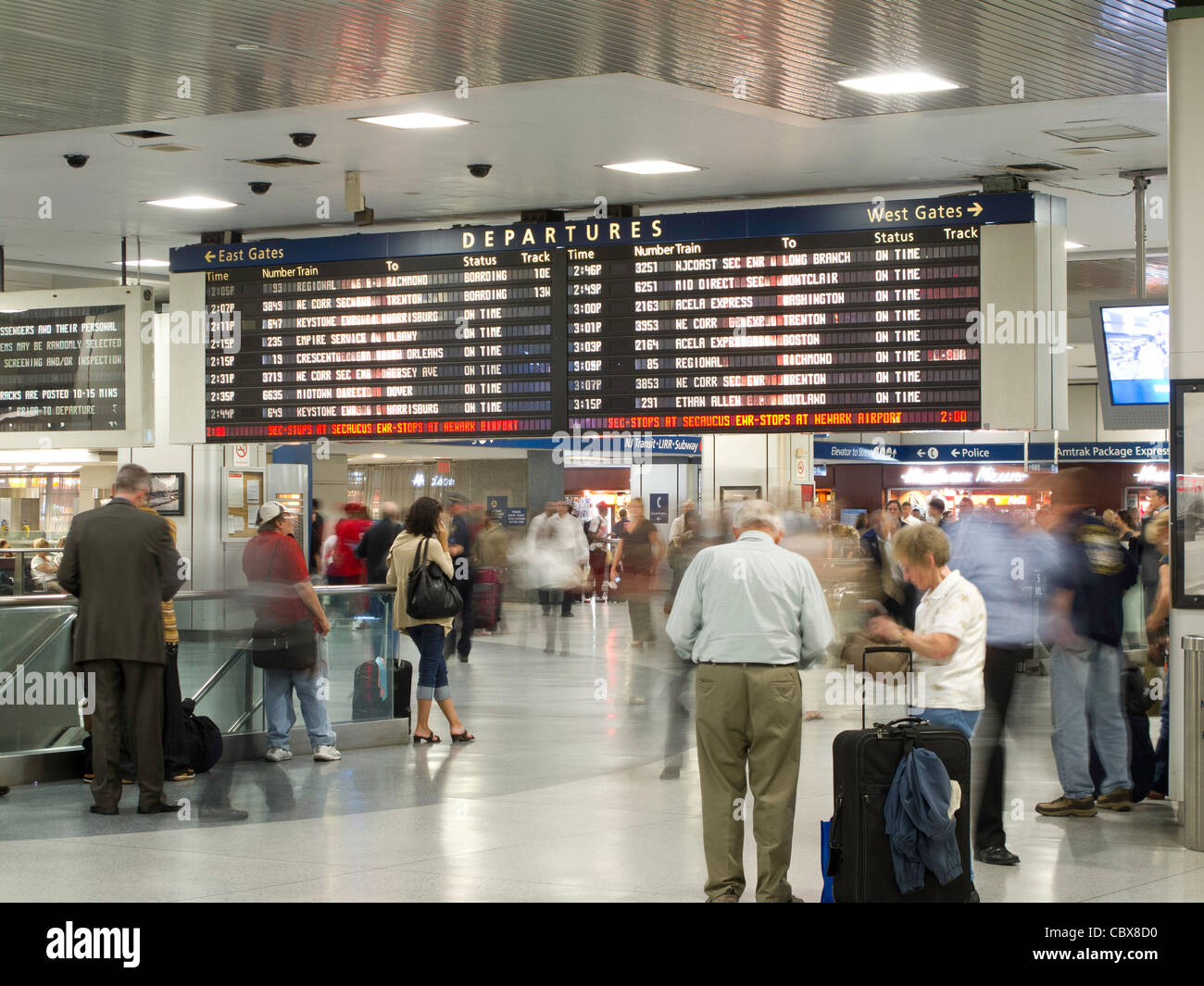 Crowds, Main Waiting Area, Penn Station, NYC 2011 Stock Photo - Alamy