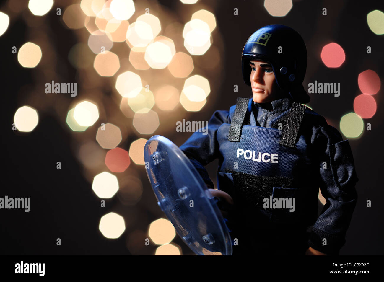 Policeman in riot gear Stock Photo - Alamy