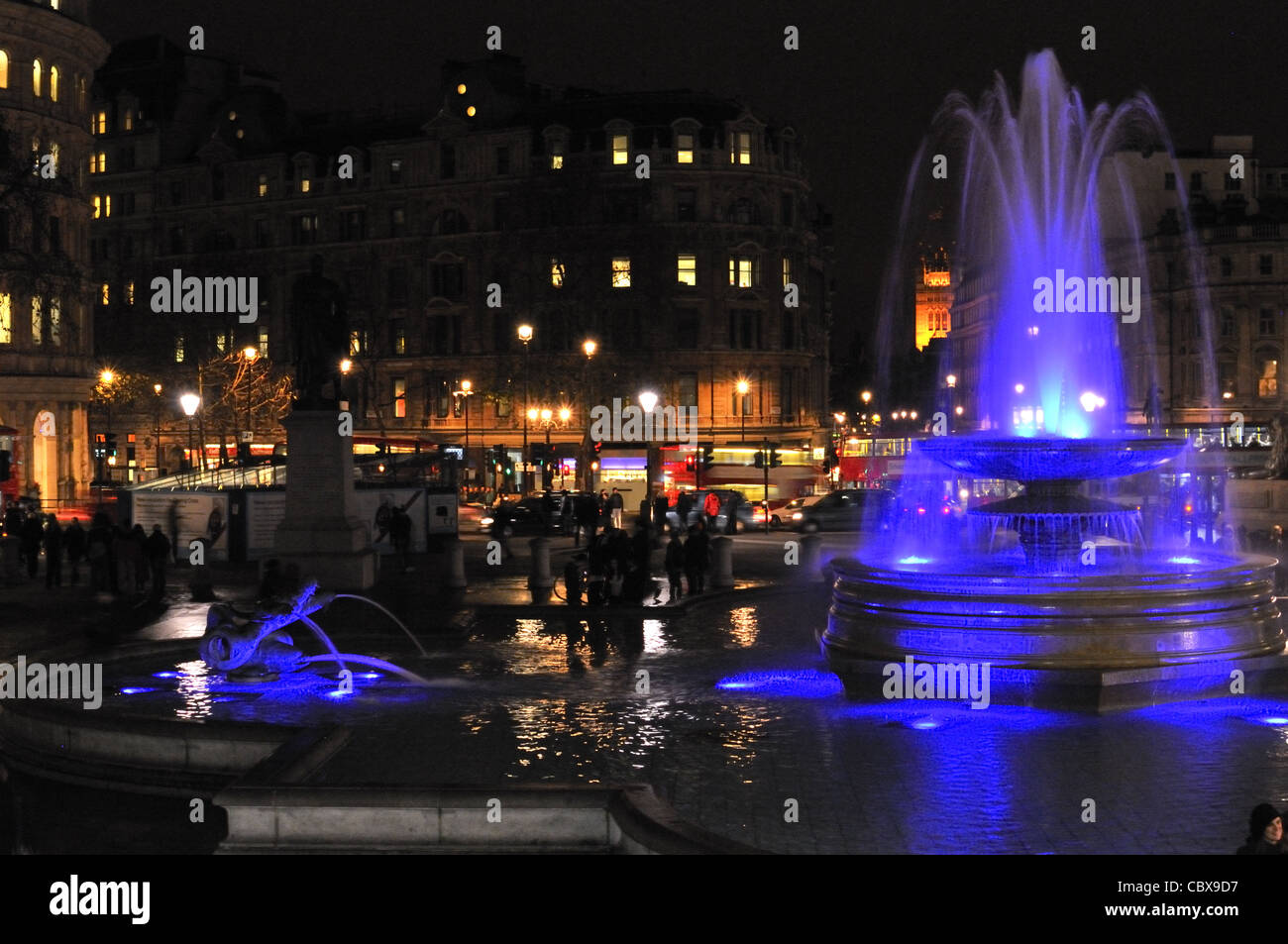 Trafalgar square night hi-res stock photography and images - Alamy