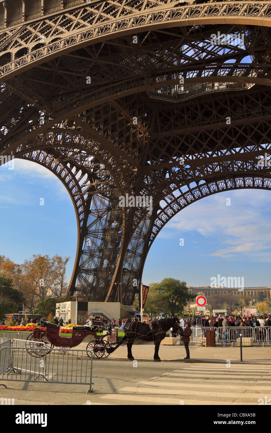Horse-drawn carriage at the Eiffel Tower, Paris. Carriage rides for ...
