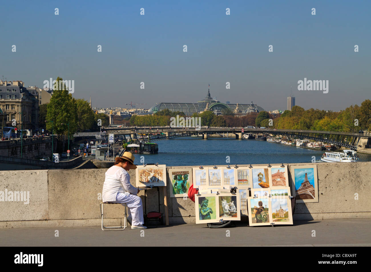 Art bridge female paris france hi-res stock photography and images - Alamy