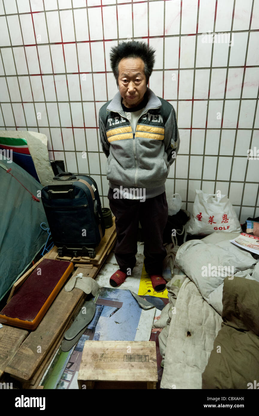 Homeless person belongings hi-res stock photography and images - Alamy