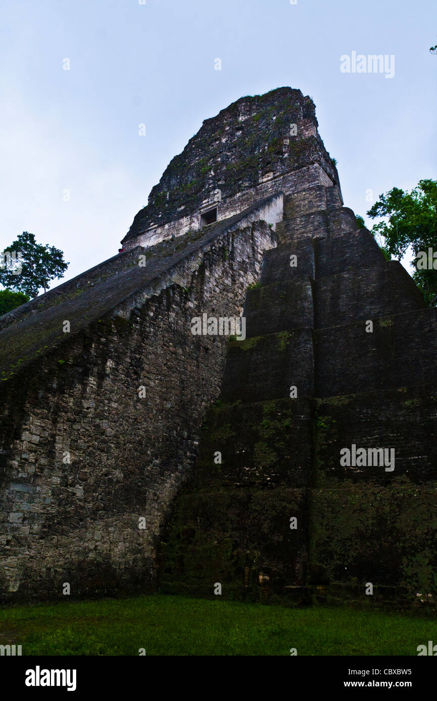 Tikal pyramid hi-res stock photography and images - Alamy