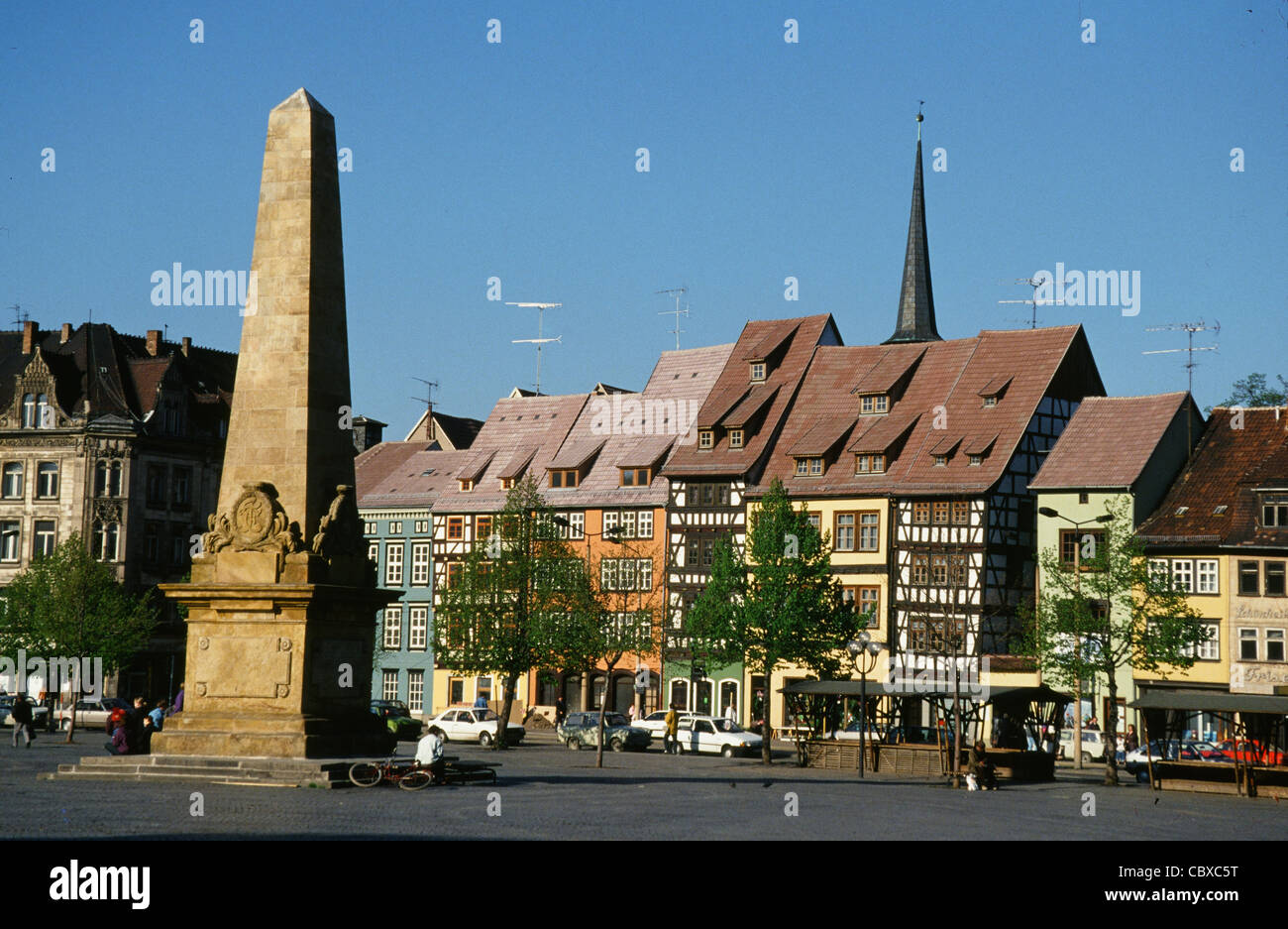 The cathedral square or Domplatz with obelisk and half-timbered houses ...