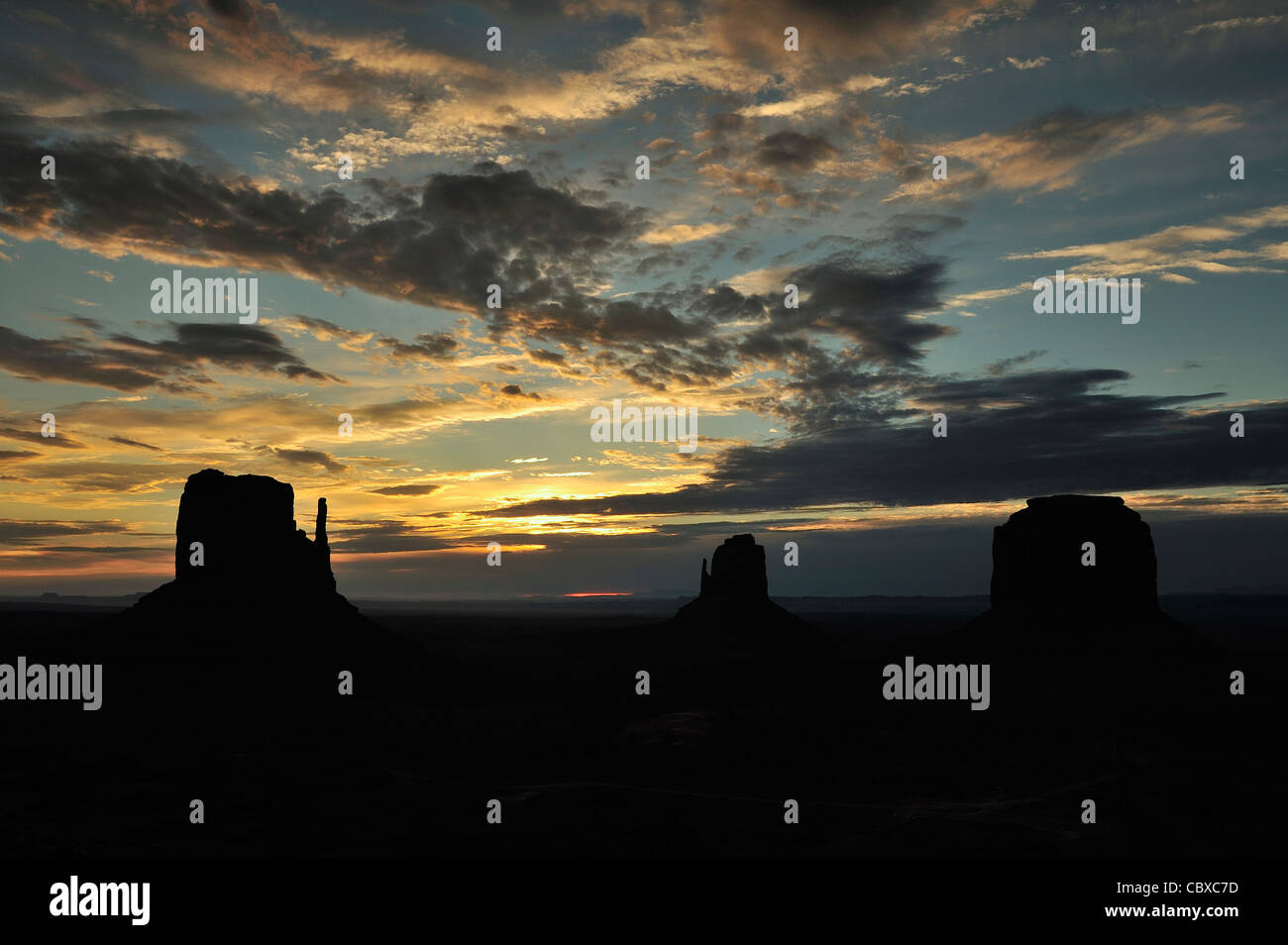 Valley at sunrise hi-res stock photography and images - Alamy