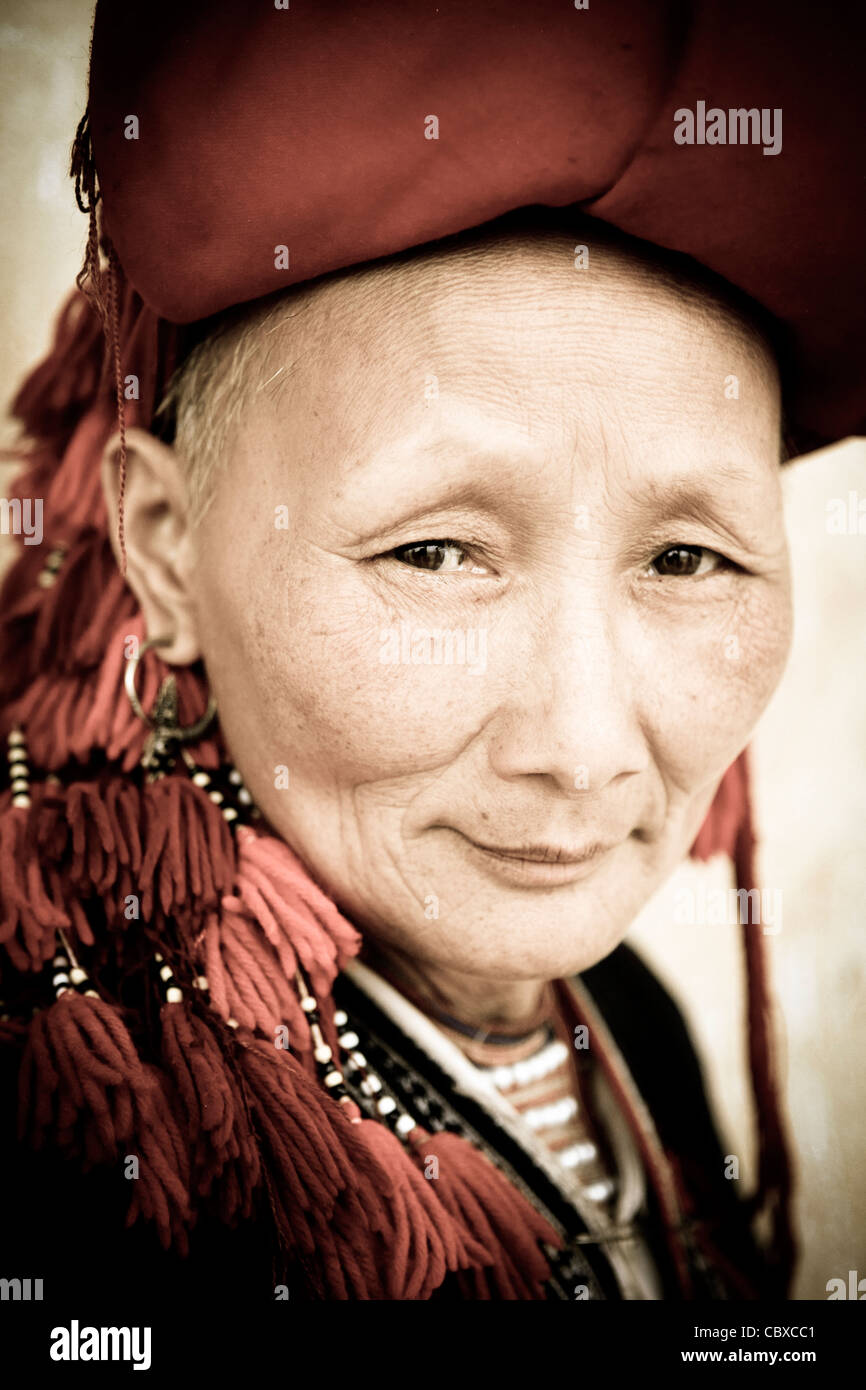 Female red dao woman hi-res stock photography and images - Alamy