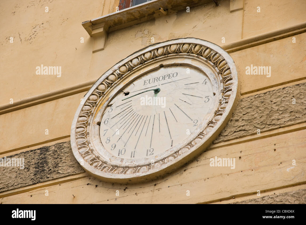 Sundial time clock tool history hi-res stock photography and images - Alamy