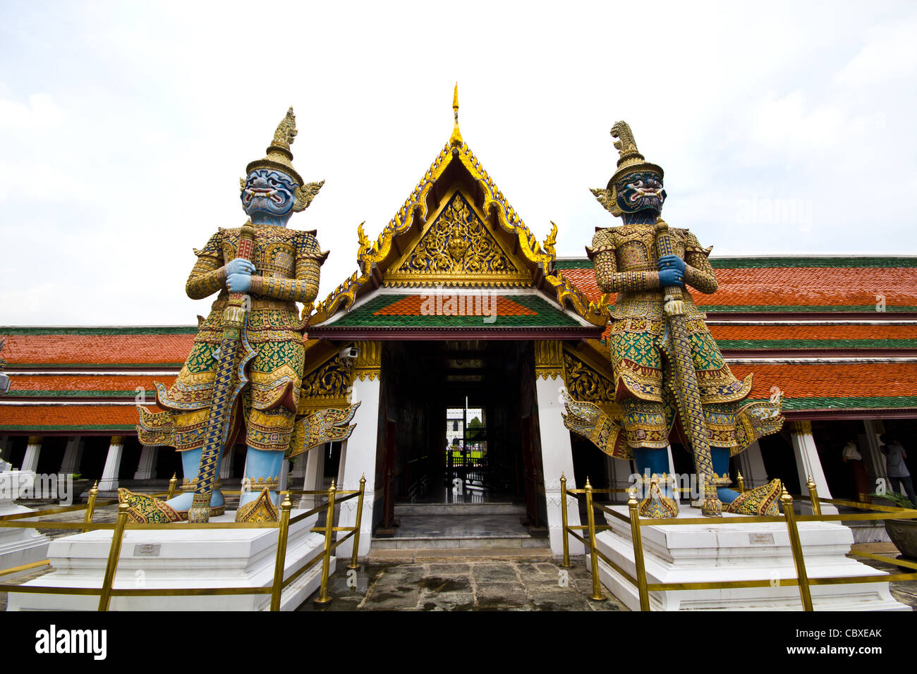 Guardian statue yak temple hi-res stock photography and images - Alamy