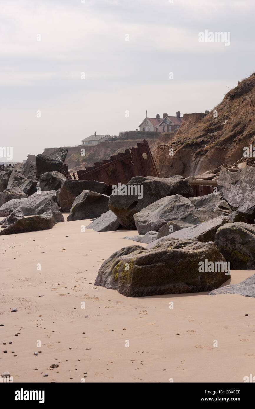 Happisburgh coastline, North Norfolk, East Anglia. Erosion of cliffs by ...
