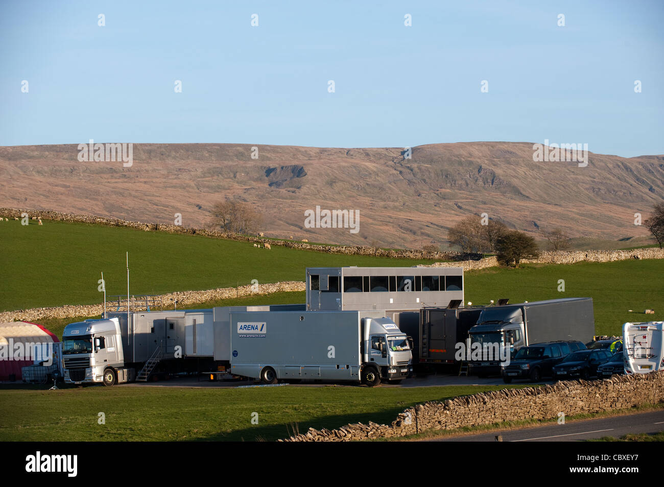 Bbc outside broadcast vans hi-res stock photography and images - Alamy