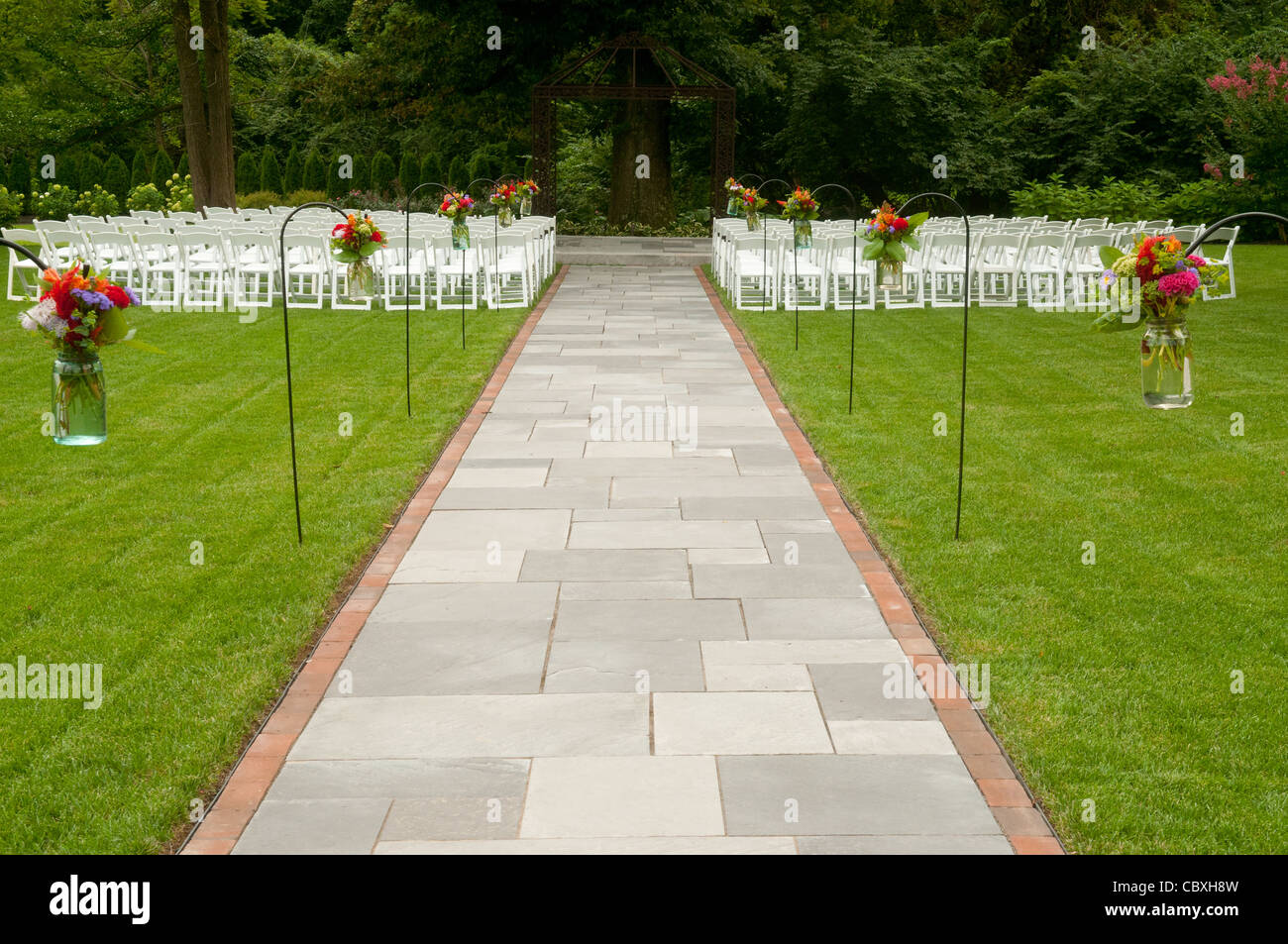 Outdoor ceremony scene hi-res stock photography and images - Alamy