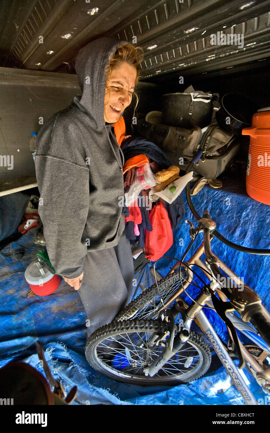 Bridges homelessness hi-res stock photography and images - Alamy