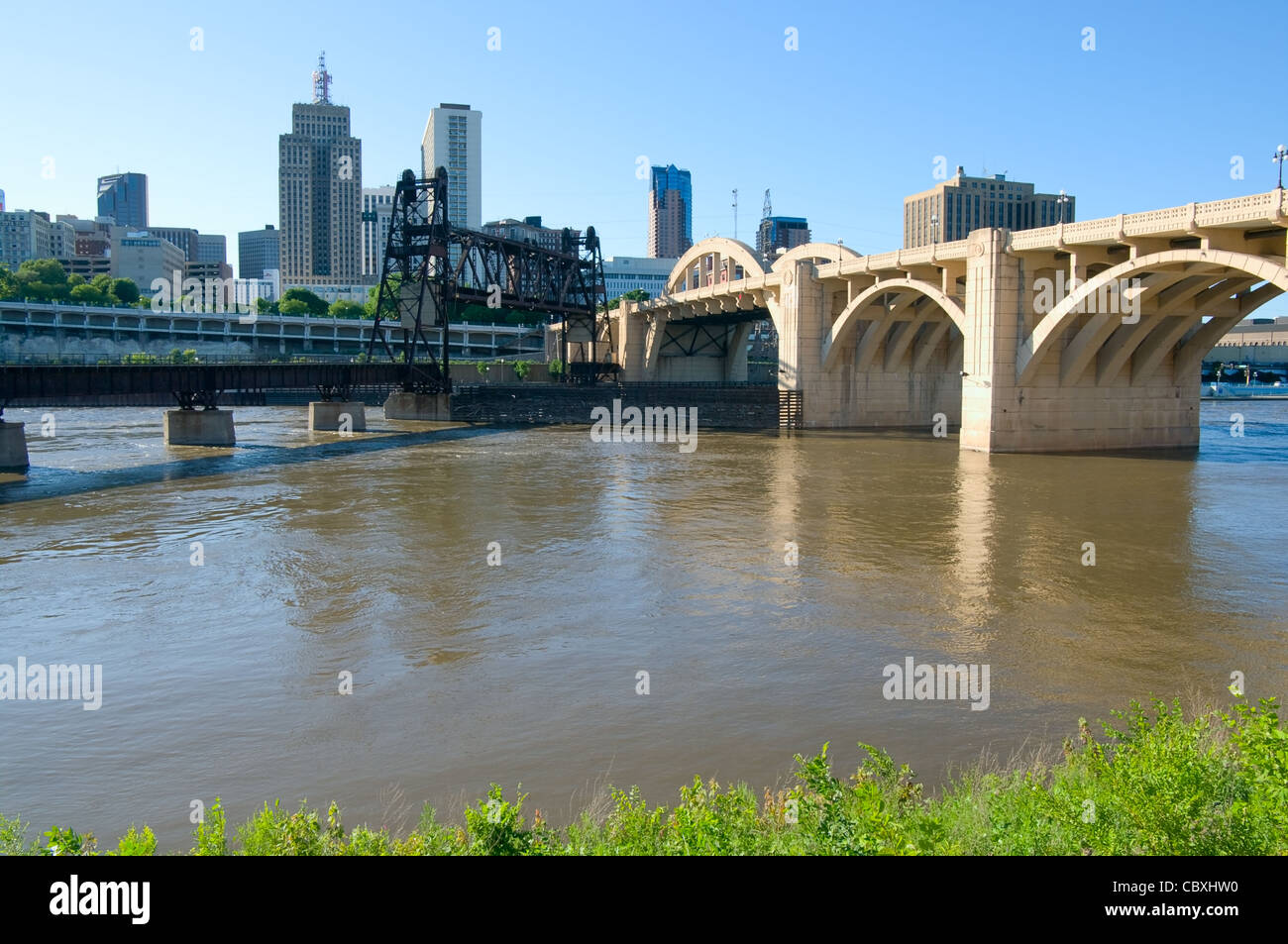 Robert Street barrel arch bridge and vertical lift bridge spanning ...