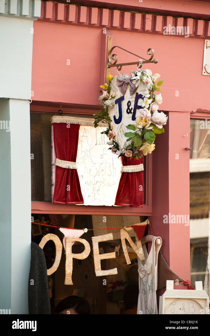 Flower shop sign hi-res stock photography and images - Alamy