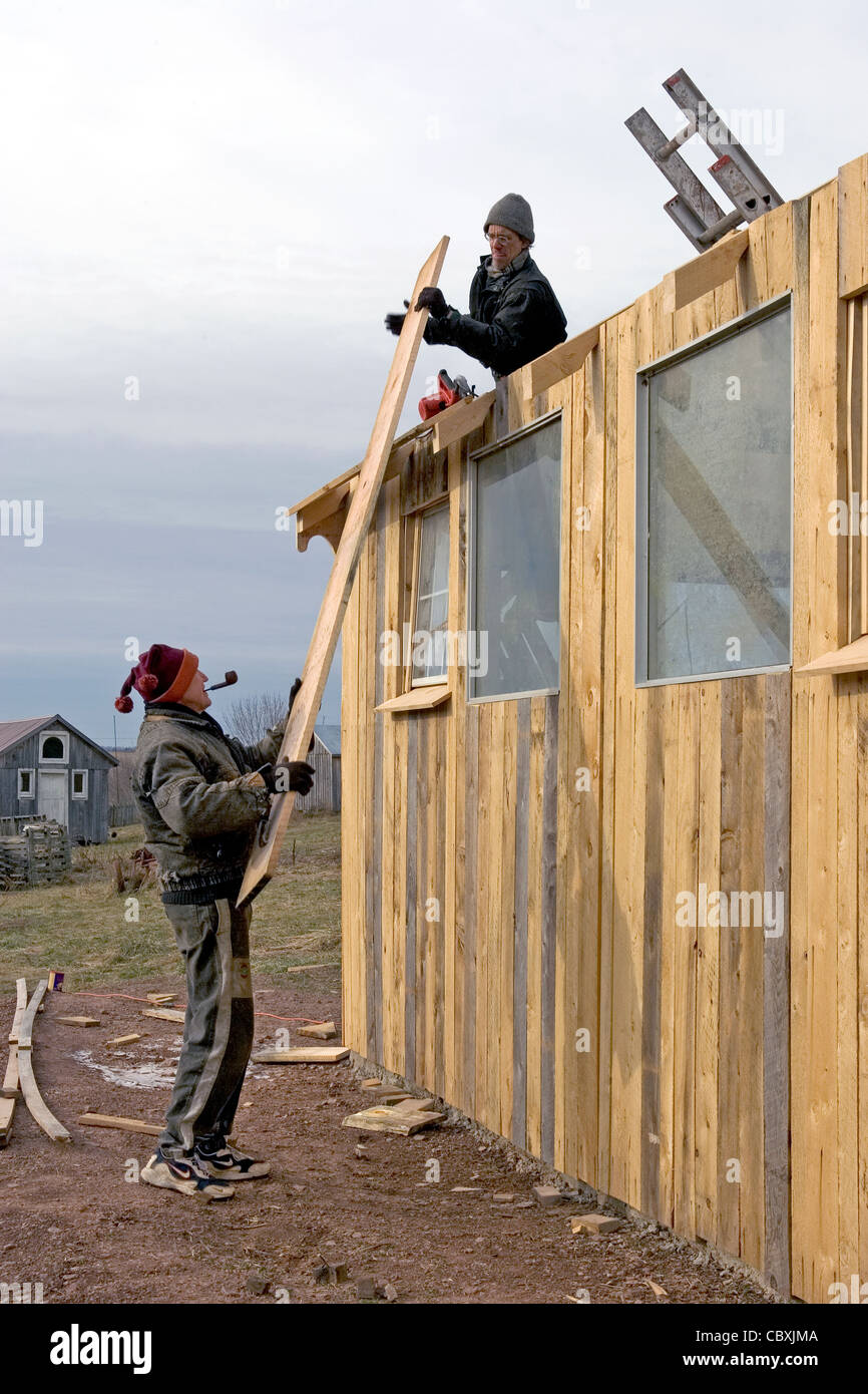 Men building a barn hi-res stock photography and images - Alamy