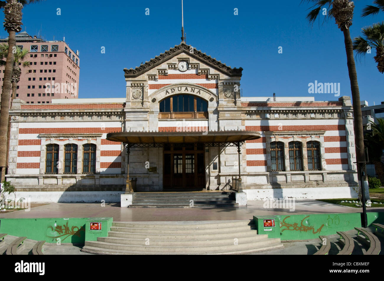 Customs house sea hi-res stock photography and images - Alamy