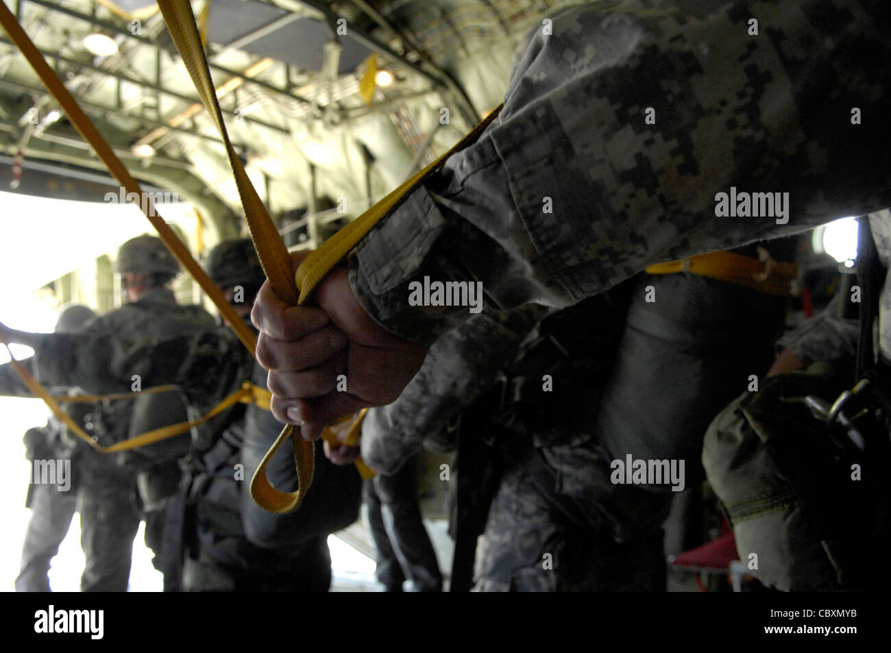 Soldiers royal air force airman conducted competency airborne training ...