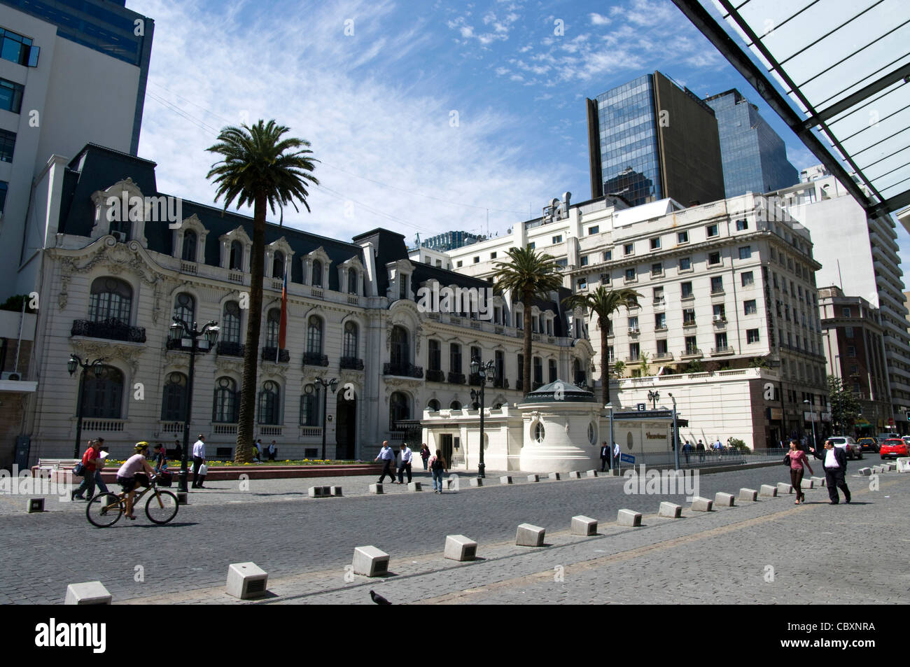 Santiago chile street hi-res stock photography and images - Alamy