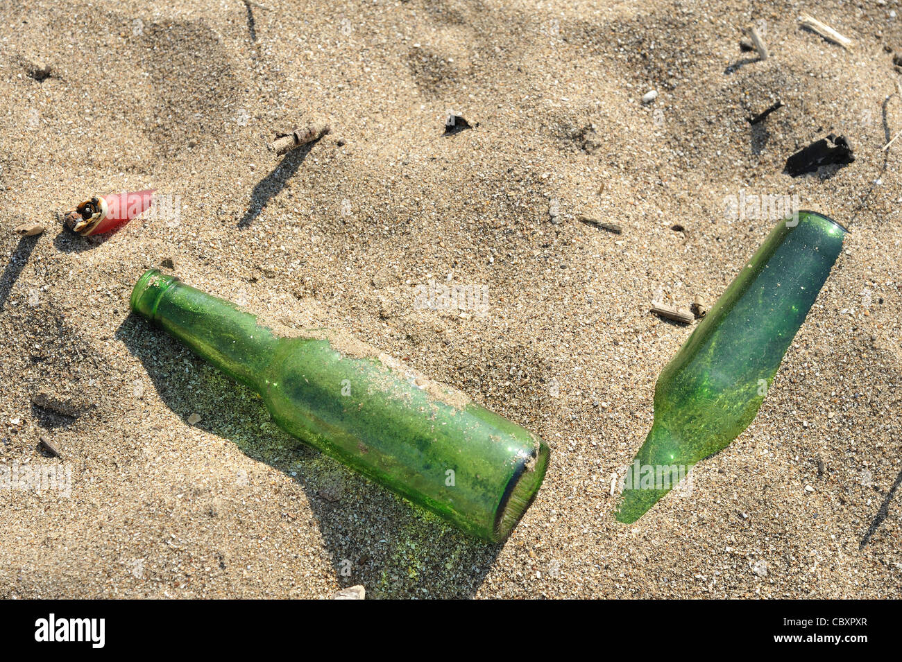 Rubbish on beach Stock Photo - Alamy