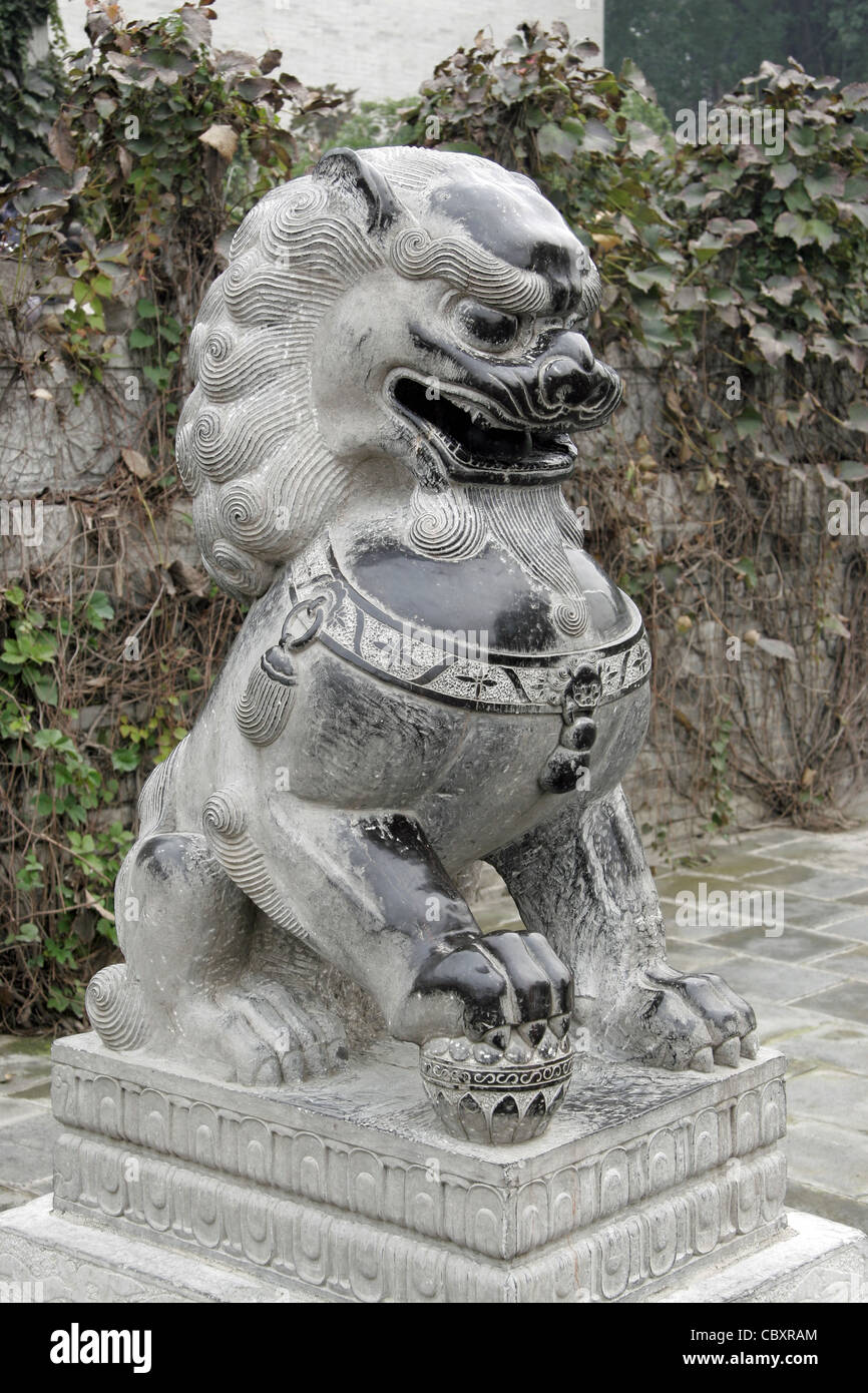 Dragon statue at the Great Goose Pagoda Xi'an China Stock Photo - Alamy
