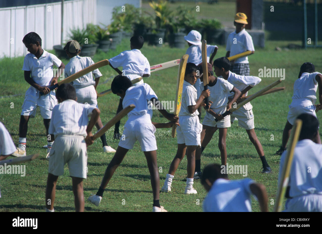 Teenagers sport group cricket hi-res stock photography and images - Alamy