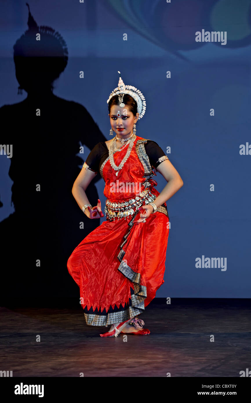 Indian women performing traditional dance hi-res stock photography and ...