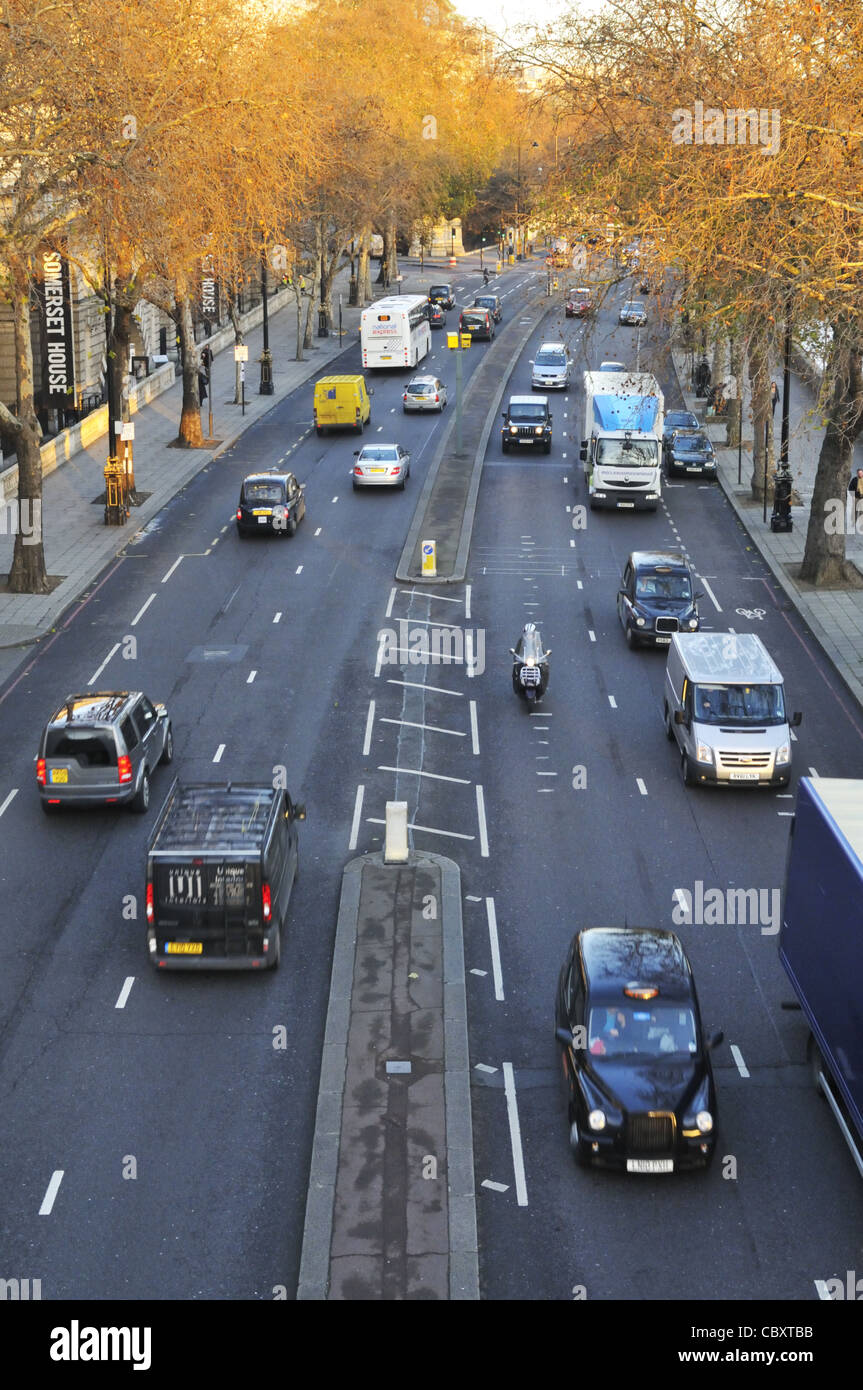 London embankment trees hi-res stock photography and images - Alamy