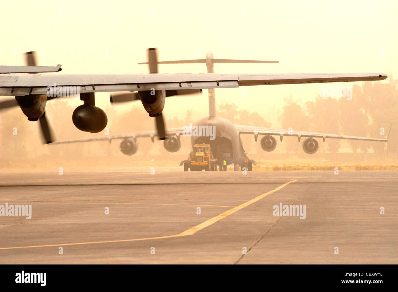 C 130 globemaster hi-res stock photography and images - Alamy