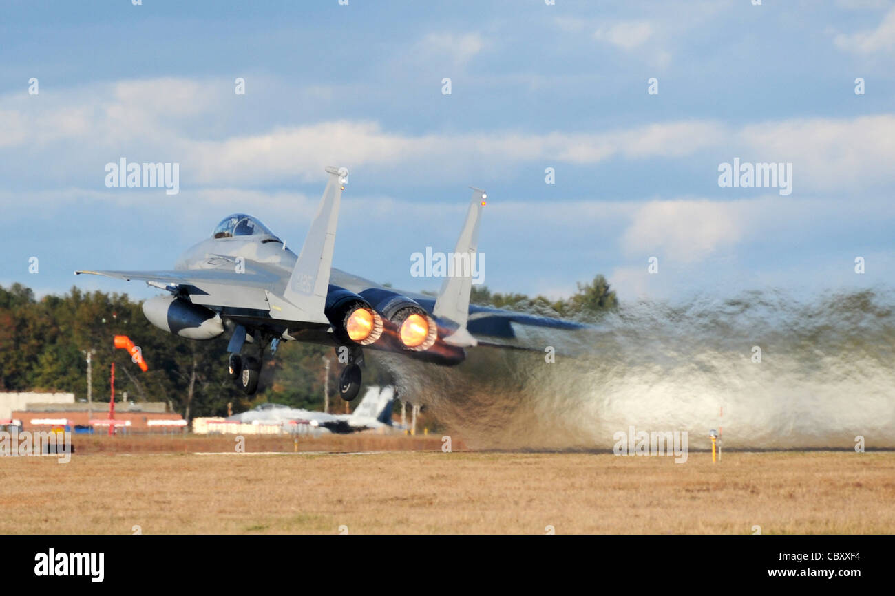 An F-15 Eagle takes off from Barnes Air National Guard Base, Mass ...