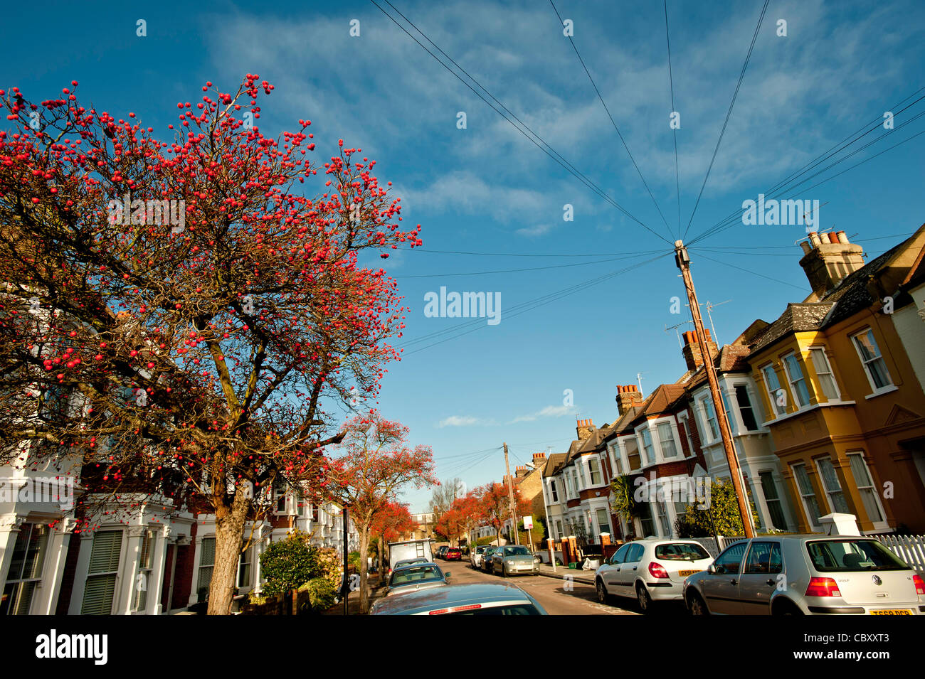 Pretty street london hi-res stock photography and images - Alamy