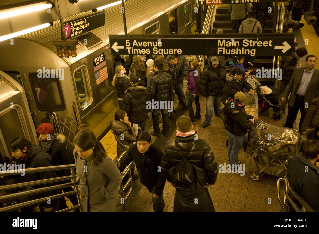 Subway platform for the No. 7 train between Manhattan and Queens at ...