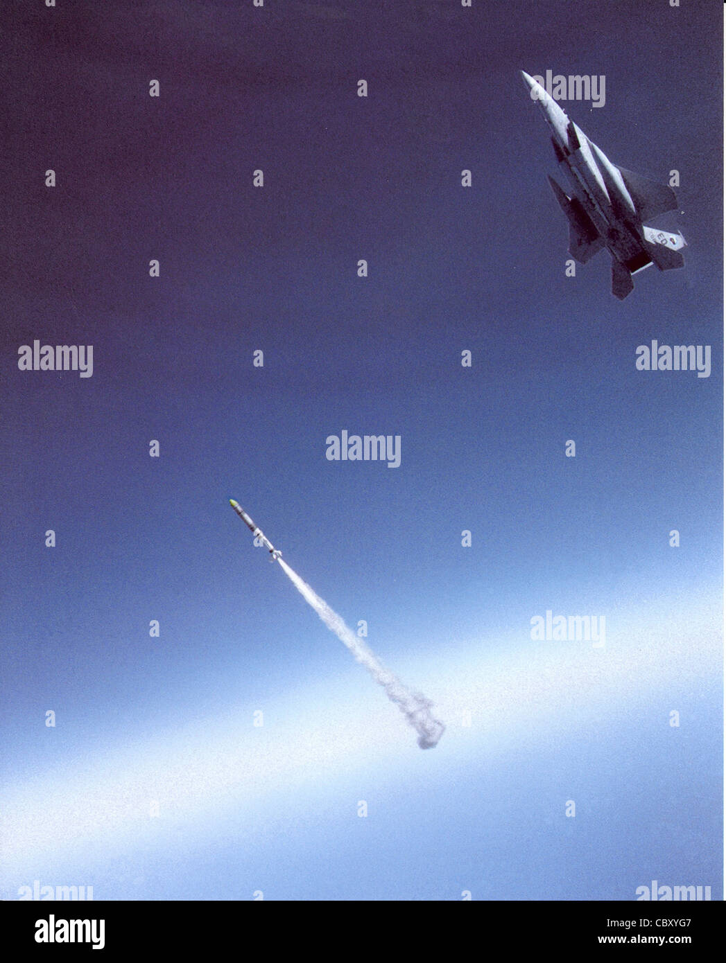 F 15 anti satellite missile hi-res stock photography and images - Alamy
