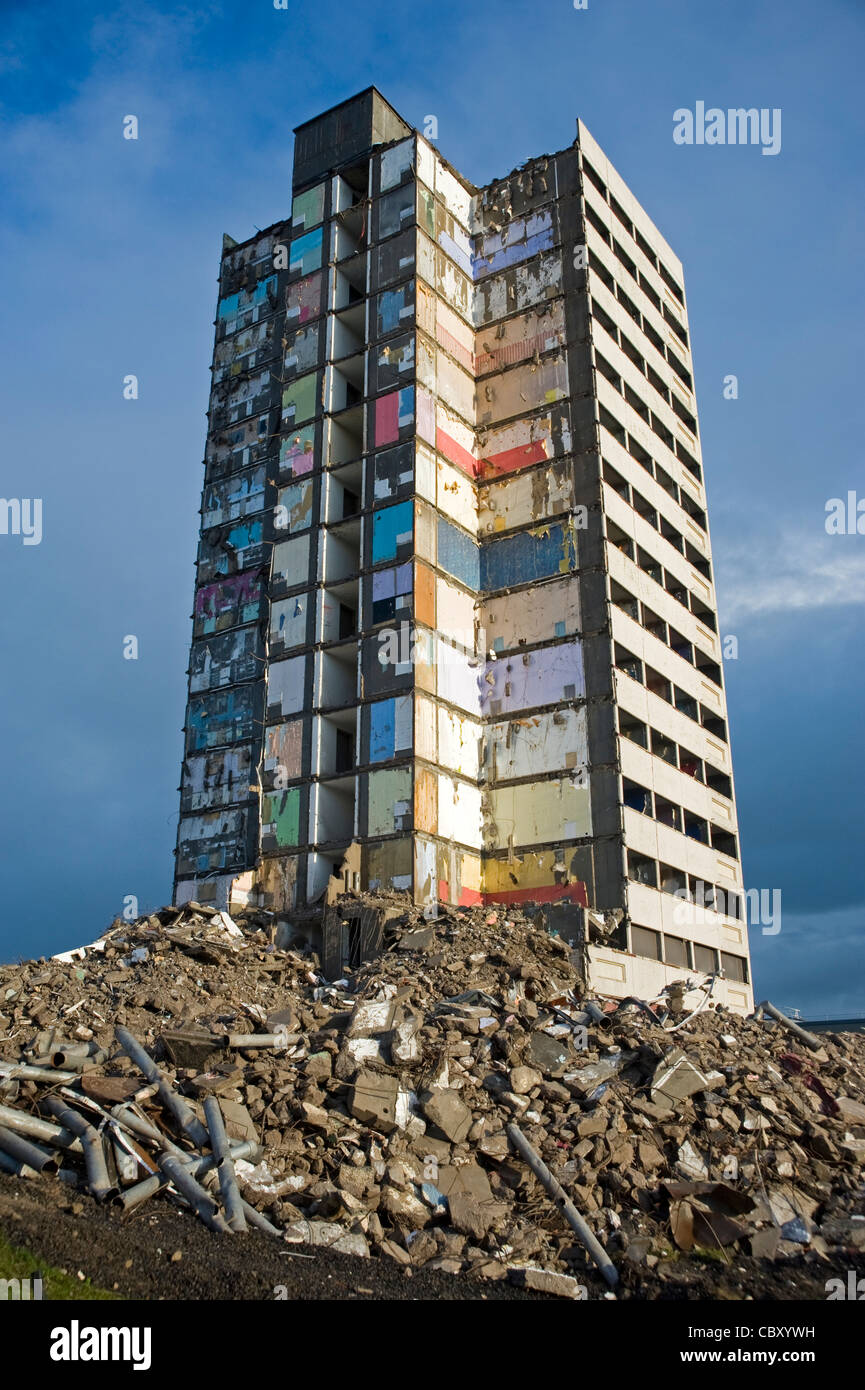 Demolition of tower block hi-res stock photography and images - Alamy