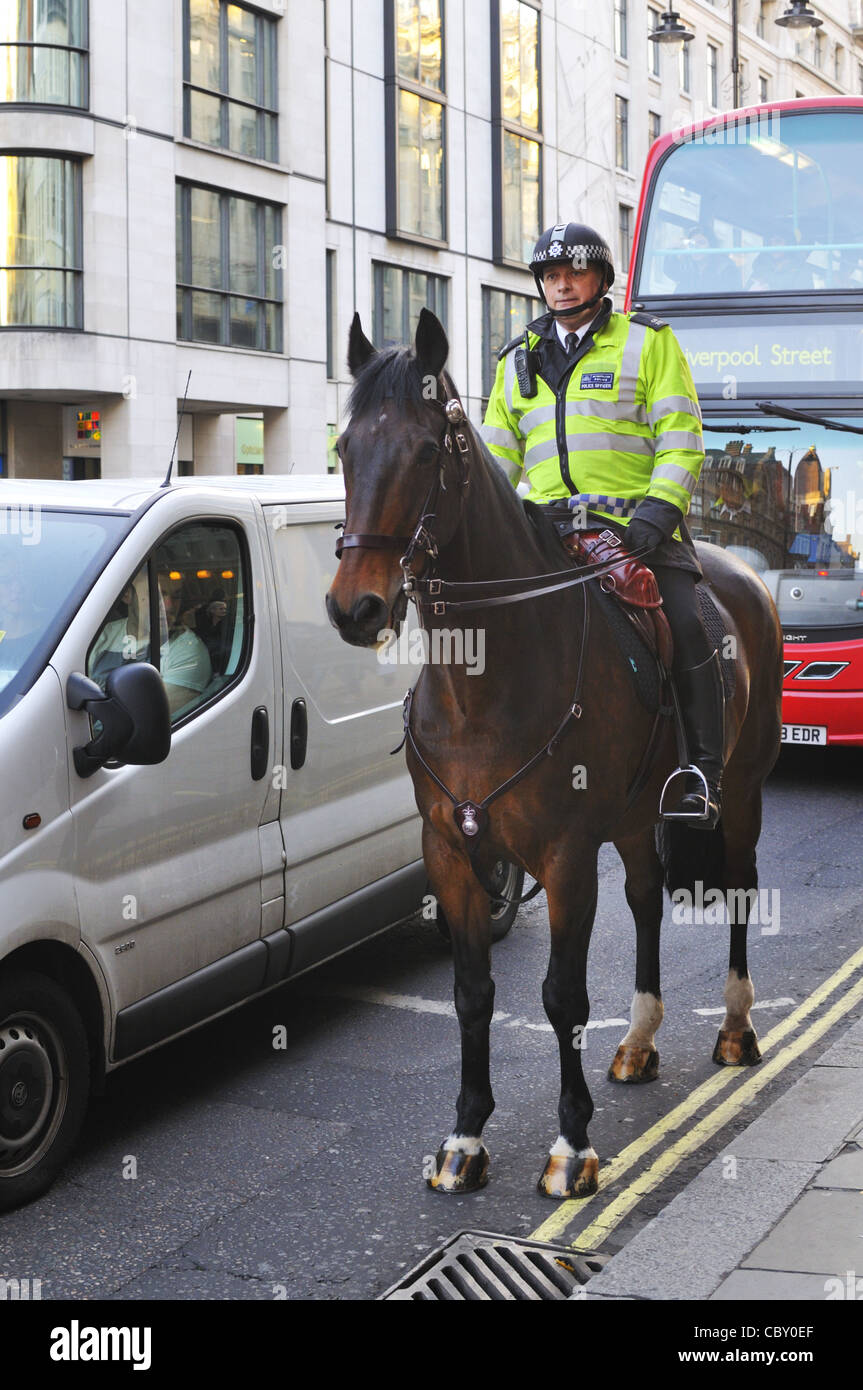 Mounted police uk hi-res stock photography and images - Alamy