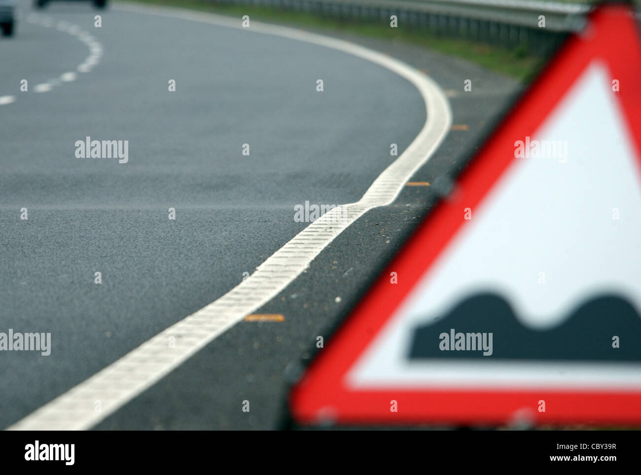 Road sign showing bump in road Stock Photo - Alamy