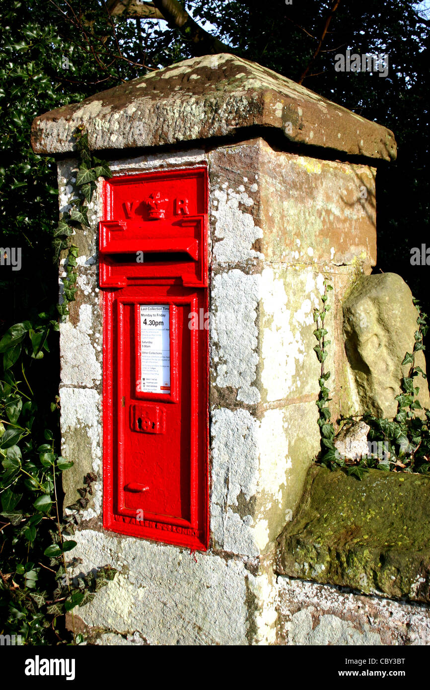Scottish pillar box hi-res stock photography and images - Alamy