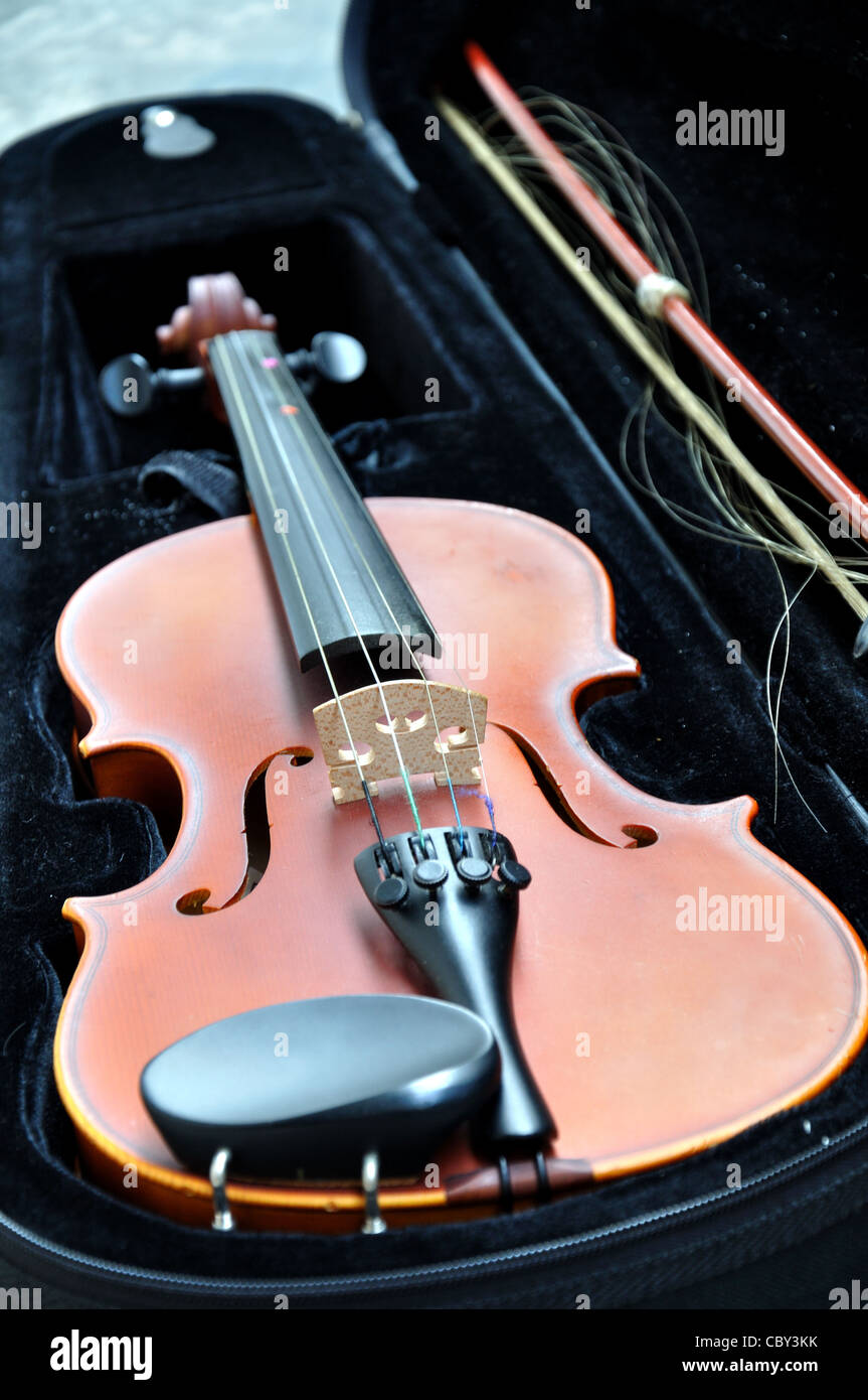 extremely old scratched violin Stock Photo - Alamy